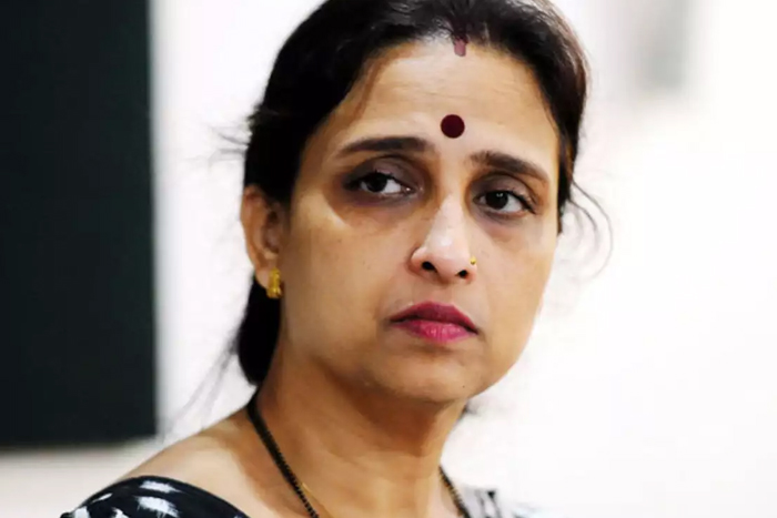 യുപി പൊലീസിന് എങ്ങനെ ധൈര്യം വന്നു? പ്രിയങ്കയ്ക്ക് പിന്തുണയുമായി പാര് ...