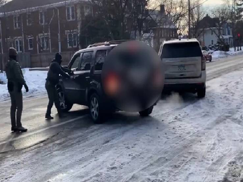 അമേരിക്കയില്‍ ഇമിഗ്രേഷന്‍ ഉദ്യോഗസ്ഥന്റെ വെടിവെപ്പ്; സ്ത്രീ ...